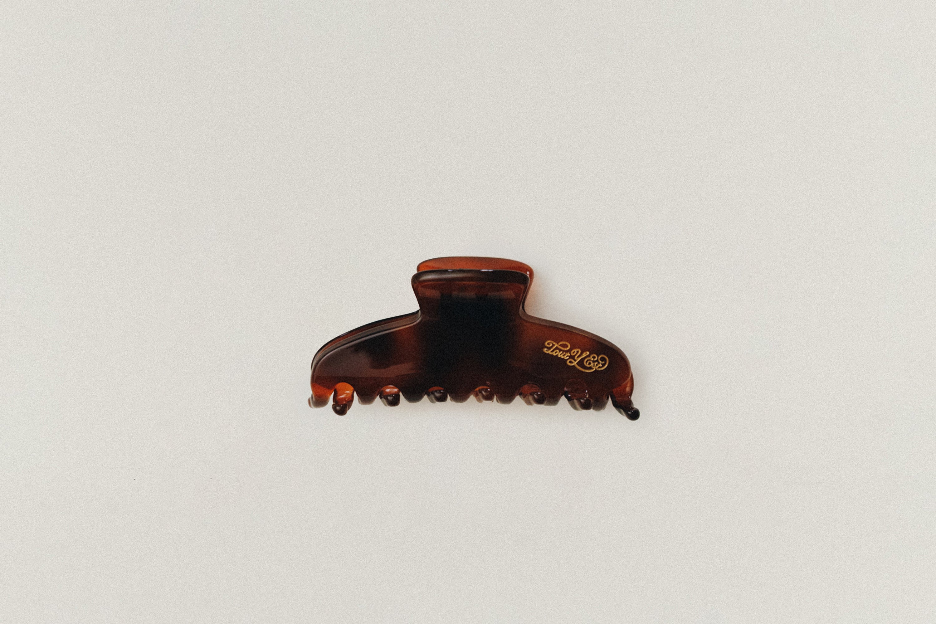 PINCE SMALL BROWN – TOUT Y EST
